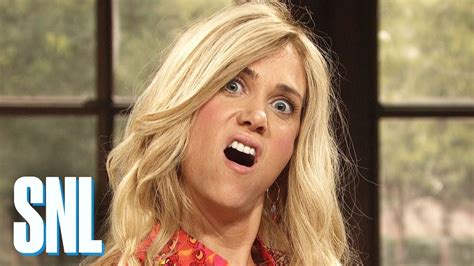 Snl Reaction Shots Kristen Wiig Youtube