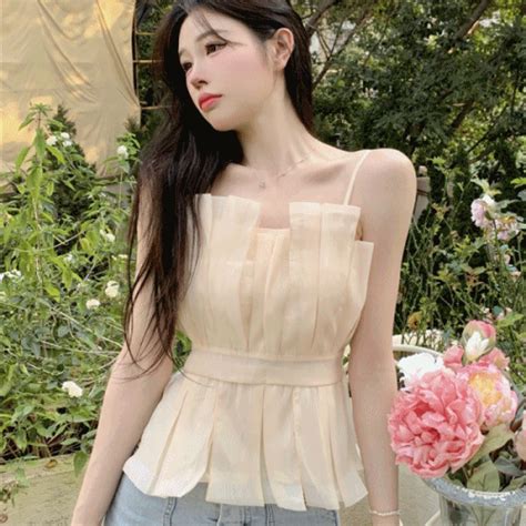 데이달링 피치컬러 쉬폰 나시 블라우스 여리여리 일자어깨 페미닌무드 여름블라우스 여리여리 썸머코디 데이트룩 쉬폰블라우스 민소매