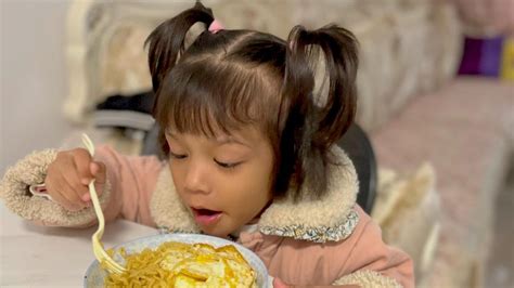 看看混血宝宝早餐吃什么 Youtube