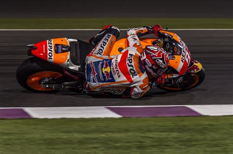 무료 이미지 차량 2016 년 표 경마장 모터 스포츠 카타르 오토바이 타기 Motogp 큰 실수 도로 경주 자동차 디자인 오토바이 스피드 웨이