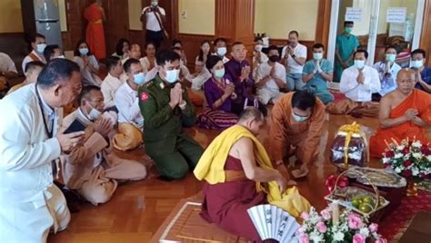 Photo Gallery “ครูบาบุญชุ่ม” เยี่ยมอาการอาพาธ “ครูบาแสงหล้า” ถวายลูกประคำ สวดมนต์ขอพรถึงหน้าห้อง