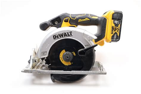 Dewalt Dcs565 20v Max Brushless 6 1 2 Sidewinder Style Cordless