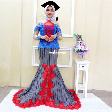 Inspirasi Gaya Kebaya Hijab Kekinian Untuk Wisuda Meenikahcom