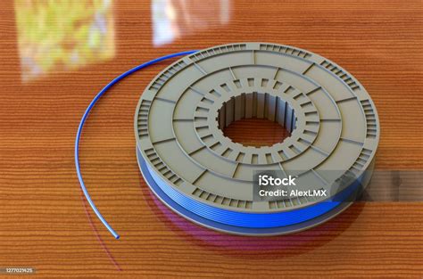 나무 테이블에 3d 프린터 필라멘트 3d 렌더링 3차원 인쇄에 대한 스톡 사진 및 기타 이미지 3차원 인쇄 0명 3d