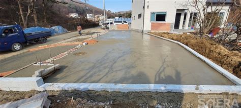 용인서리단독주택2 1205 진입로 및 주차장 콘크리트타설과 석재 데크 판석틈 줄눈 시공 정직을 짓는 세라건축그룹