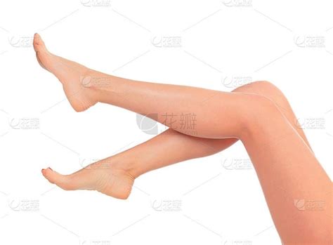 特写长瘦裸露的女性腿在空中泰然自若素材 花瓣网