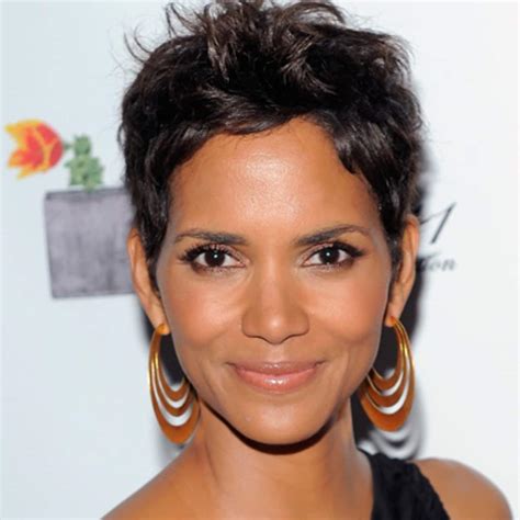 Halle Berry Biography Height And Life Story Super Stars Bio