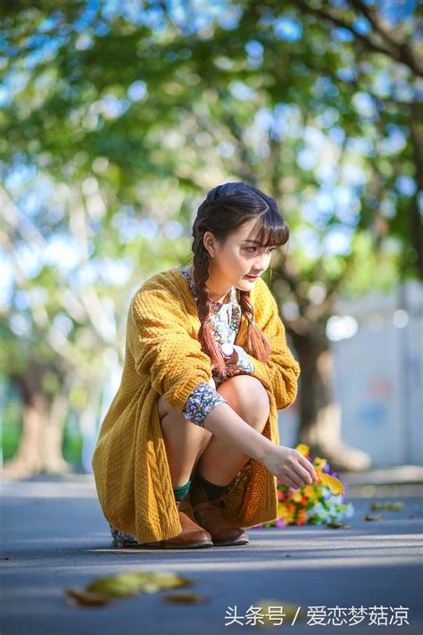 清晨公園美麗陽光下的單車少女 每日頭條