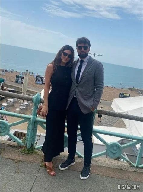 露西皮德尔 Lucy Pinder 与英超主教练公开这对痴迷的情侣分享了爱的照片 比赛遛bisai6