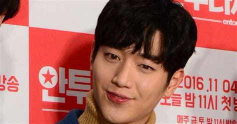 [포토] 서강준 시선 빨아들이는 조각 턱선