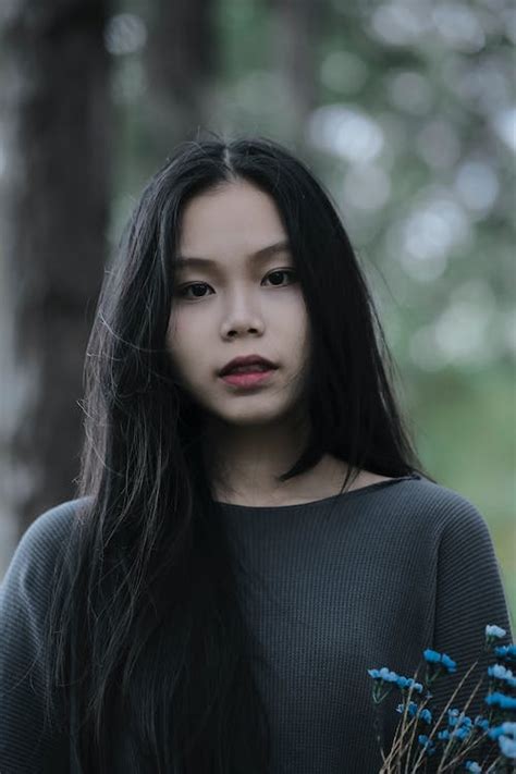 모델 수직 쐈어 얼굴 여성 창백한 초상화 피부 확대에 관한 무료 스톡 사진