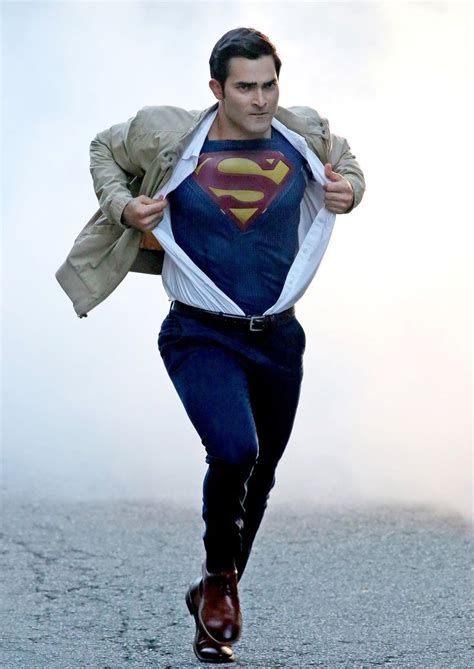 See Tyler Hoechlin Recreate An Iconic Moment As Clark Kent Superman In
