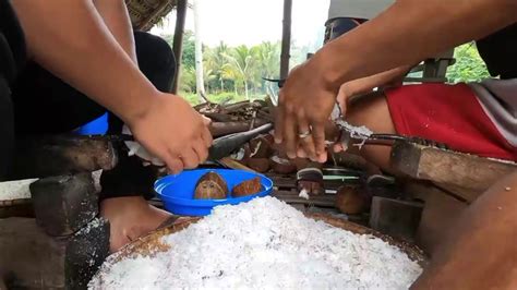 pagluto ng lot lot o isang tradisyunal na kakanin ng mga pala wan