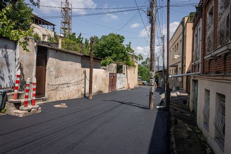 აკაკი 📍ვეძისში ლავრენტი არდაზიანის ქუჩაზე მიმდინარე საგზაო