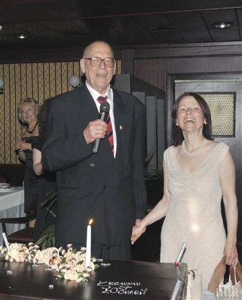 САМО В ПИК И РЕТРО Вдовицата на Коста Цонев разпродава имането му Информационна агенция ПИК