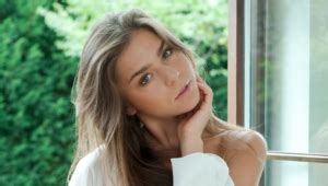 Lily C Wallpapers Images Photos Pictures Backgrounds