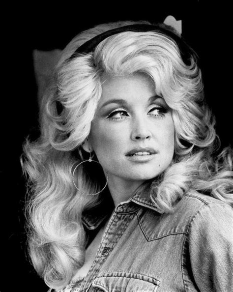 20 Beautiful Portrait Photos Of Dolly Parton In The 1970s ~ Vintage Everyday