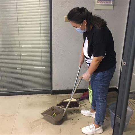 我院组织党员开展卫生清扫和环境消杀工作 许昌学院 美术与设计学院