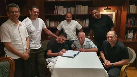 لمدة 5 سنوات الزمالك يوقع عقدا جديدا مع محمد شحاتة