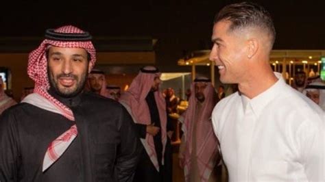 قناة العربية مع الأمير محمد بن سلمان رونالدو ينشر صورة ويعلق