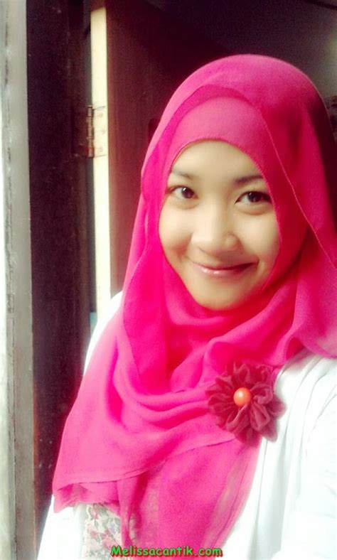 Foto Perawat Cantik Imut Berjilbab Pink Hot Pic Mata Bathin