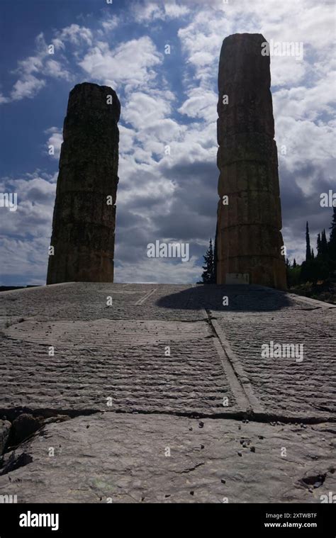 Columns Of The Ruin Of Delphi Stock Photo Alamy
