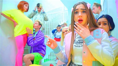 БЕРЕМЕННАЯ ПОДРУГА СМАЙЛА ПРИШЛА В ШКОЛУ ДИАНА НЕ ЗНАЕТ ЧТО ЕЙ ДУМАТЬ Youtube