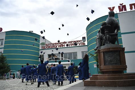 “Эрдэнэт цогцолбор” дээд сургуулийн төгсөгчид дипломоо гардлаа Newswall