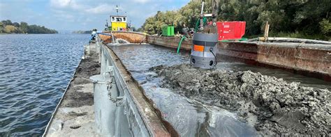 Unloading Barges With A Bell Pump And Head Bell Dredging Pumps