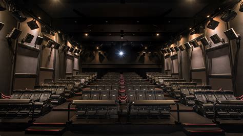 Cinemacon 2018 Regal Bets Big On 4dx Effects And Motion Seats