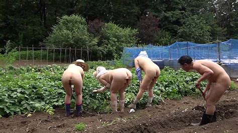 全裸農園に行ってきた！身もココロも自然と アダルト動画 Duga