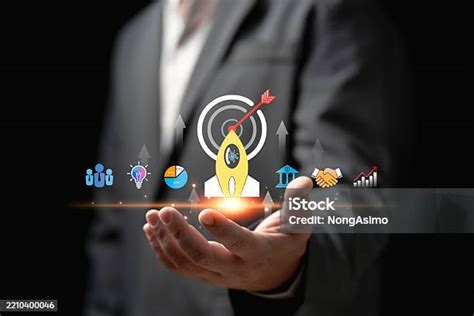 창업 및 마케팅 목표 성공적인 사업 및 개발 계획 개념 사업가가 로켓 성장 성장 수중 개발 사업 목표 재무 성장 성공 목표 설정 개발에 대한 스톡 사진 및 기타 이미지