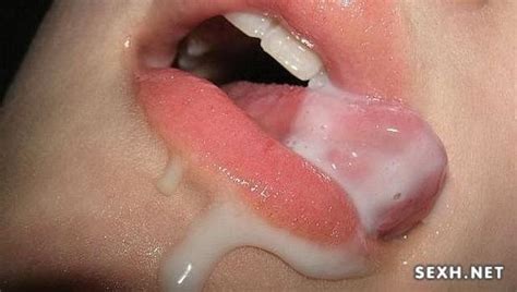 Мужчины после секса поливают тела девиц спермой Pic