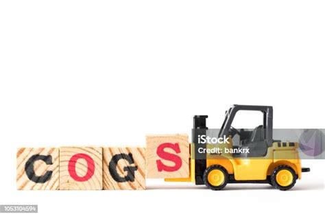 장난감 지게차 보유 문자 블록 S 흰색 배경에 단어 톱니 를 완료 감소에 대한 스톡 사진 및 기타 이미지 Istock