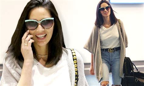 Olivia Munn Shakes Off Aaron Rodgers Split In Canada Daily Mail Online