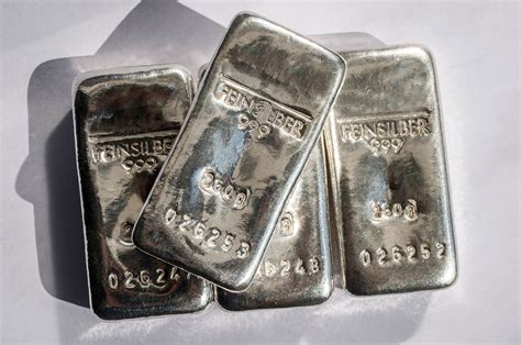Differences Between Sterling Silver Vs Silver Plate Vs Fine Silver