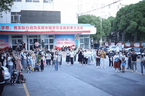 用音乐传递能量商学院研究生合唱团首次亮相 新疆大学商学院