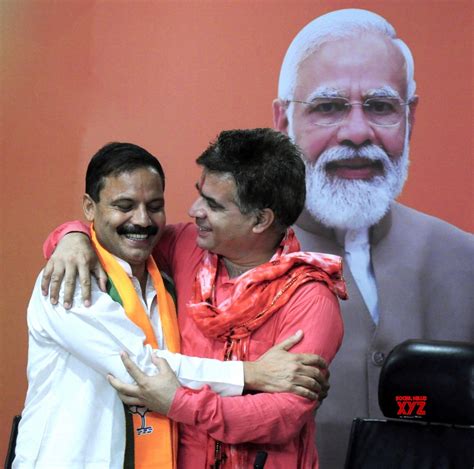 New Delhi Jandk Bjp Chief Ravinder Raina Greets By Hugging Balwant Singh