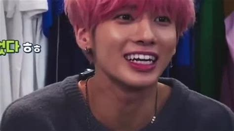 شما بی اختیار به این ویدیو لبخند میزنید چون لبخند های کانگ تهیون قشنگ ترینه نماشا