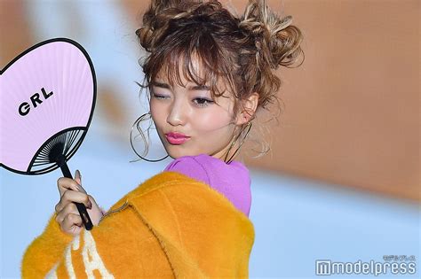 画像18 現役女子高生youtuber“ねお”、タイトミニで秋の“派手カワ”コーデ ＜関コレ2018a／w＞ モデルプレス