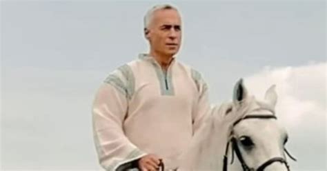 루마니아 대선 ‘백마탄 틱톡 후보 1차투표 깜짝 1위