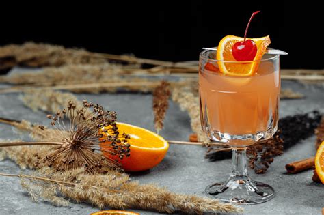 사과 오렌지와 계피와 유리 잔에 멀드 와인 회색 배경 상단 보기 복사 공간에 뜨거운 크리스마스 음료 0명에 대한 스톡 사진 및 기타 이미지 Istock