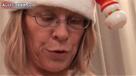 nasty mature slut gets her wet pussy xnxx