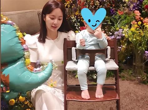 황정음 둘째 아들 돌잔치 현장 공개 여전한 미모 단란한 가족