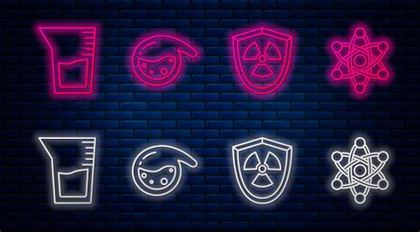 세트 선 시험관 및 플라스크 화학물질 방패에 있는 방사성 실험실 유리 그릇 또는 비커 및 원자 벽돌 벽에 빛나는 네온 아이콘입니다 벡터 0명에 대한 스톡 벡터 아트 및 기타