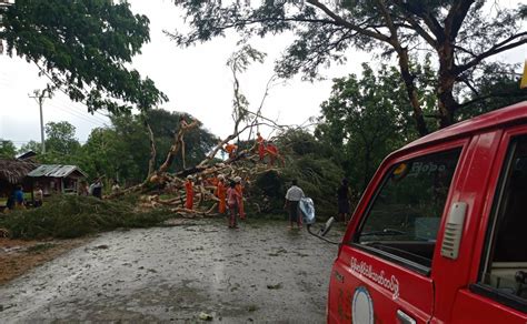 ပခုက္ကူခရိုင်၊ ရေစကြိုမြို့နယ်တွင် မိုးသည်းထန်စွာ ရွာသွန်းပြီး လေပြင