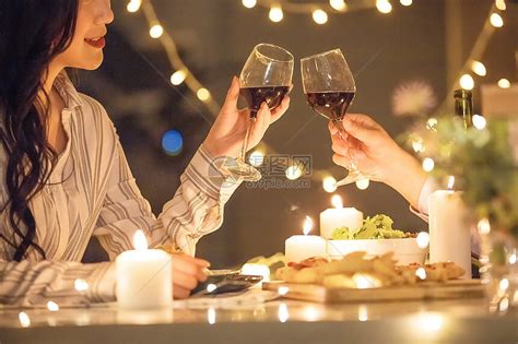 男人夢想網包養解寂寞，老爹愛甜心、媽咪愛鮮肉，年齡不是問題、賺錢更沒問題。 路卡的即興美學