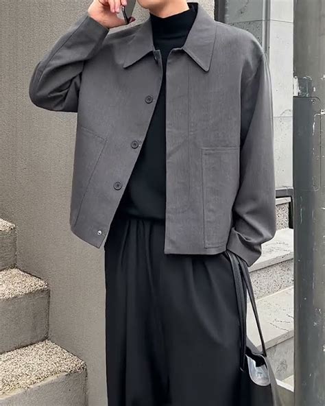 남자 코디 미니멀하고 깔끔한 무드 군더더기 없는 실루엣 전시회 데이트 남친룩 데이트룩 댄디 포멀 결혼식 하객룩 오오티디 데일리 아우터 히든 버튼 블루종 자켓 남자 쇼핑몰