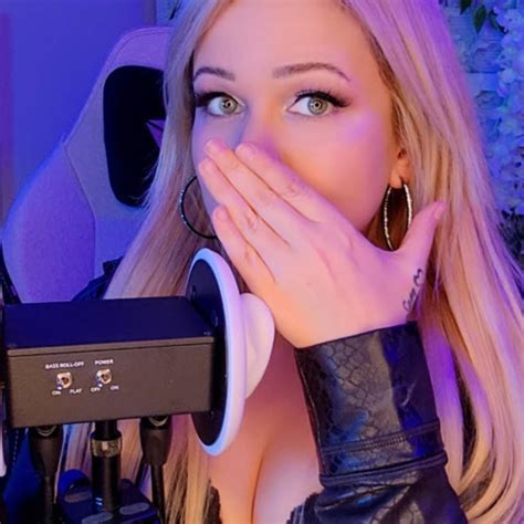 Stream Asmr Bruit De Bouche Et Ear Eating Pt 1 By Asmrdb Listen