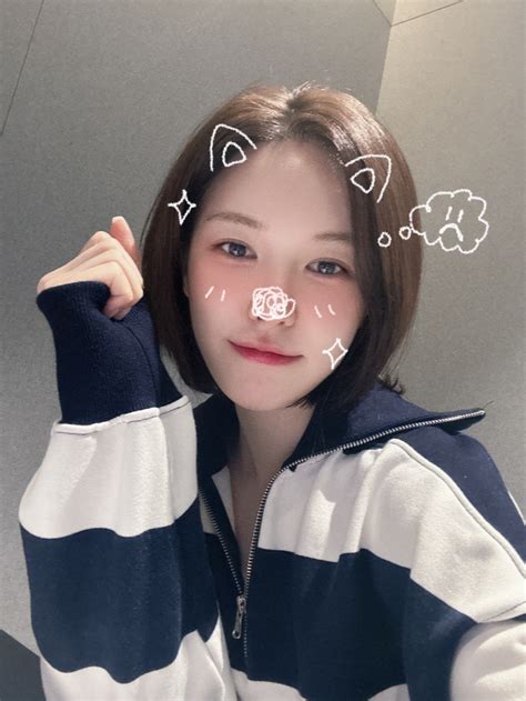 Red Velvet Community Post 화이팅🩵 내일두 화이티이잉🕺🫢😘 Wendy